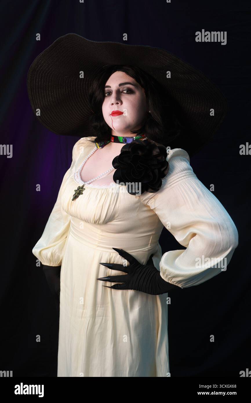 Cosplayer Bethany is dressed as Countess Alcina Dimitrescu from ...