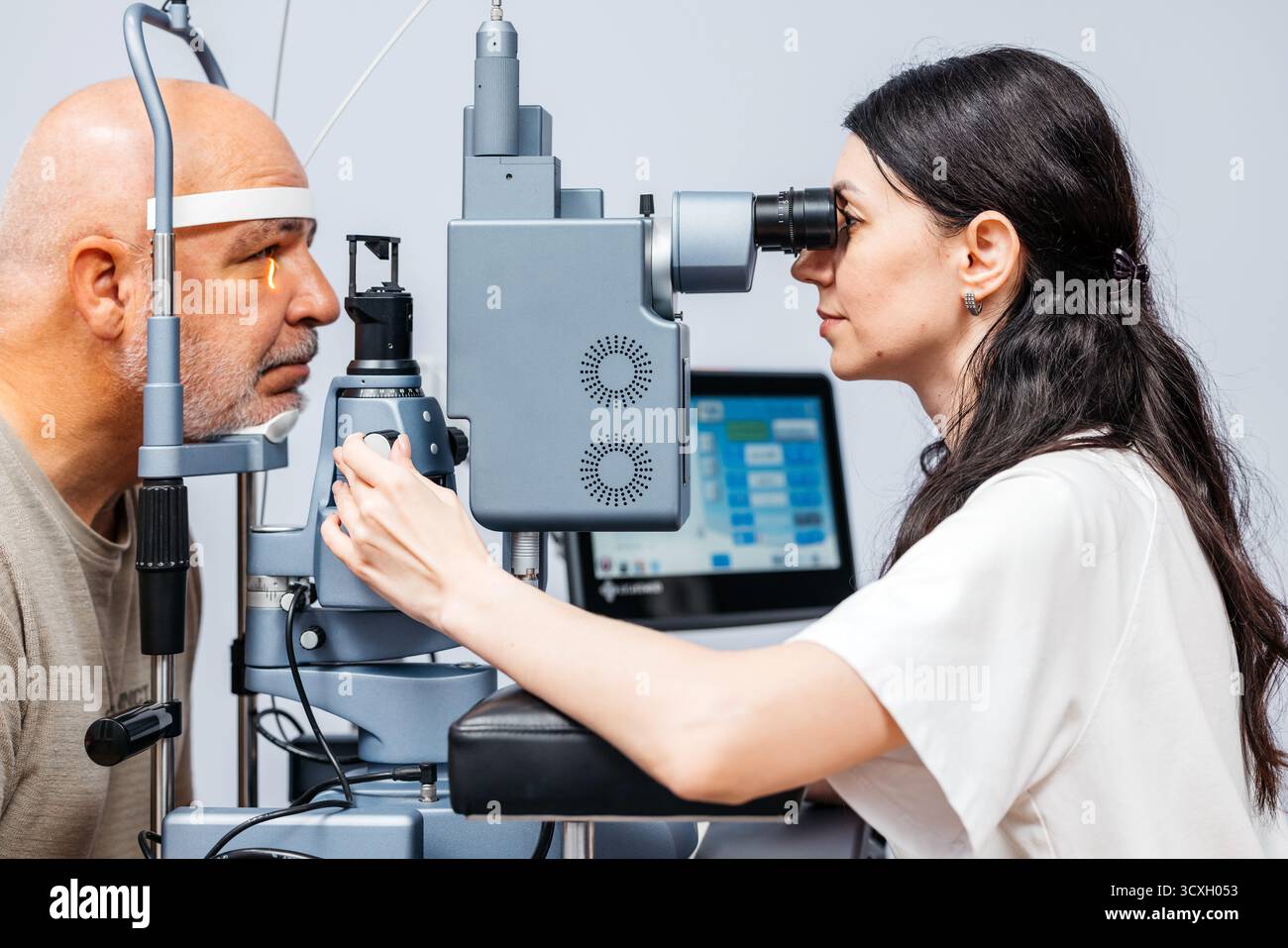 Eye examination using slit lamp hi-res stock photography and images - Alamy