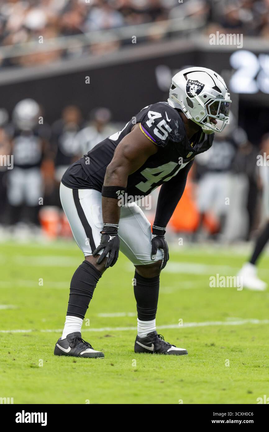 Las Vegas Raiders linebacker Devin White (45) against the Tennessee ...