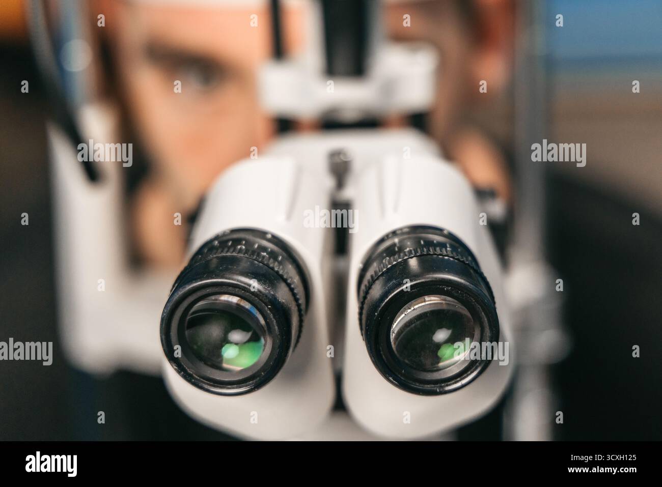 Slit lamp device features dual eyepieces and advanced optics ...