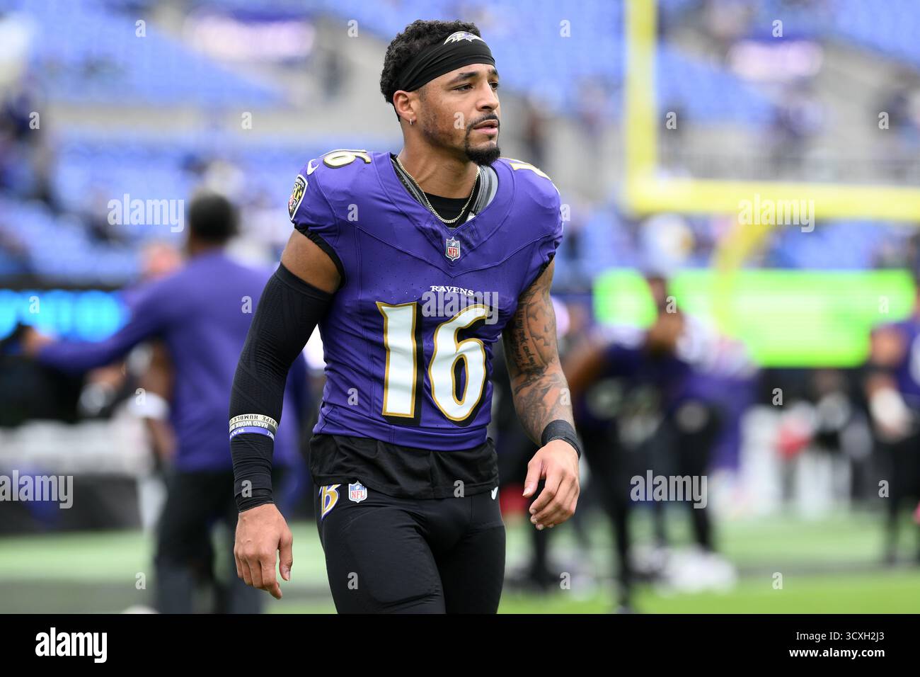 Baltimore Ravens wide receiver Tylan Wallace (16) warms up before an ...