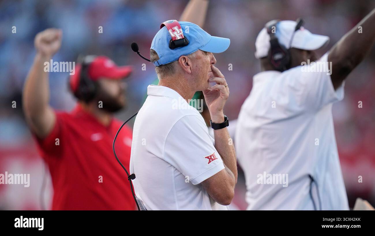 Houston head coach Willie Fritz watches on the sideline during the ...