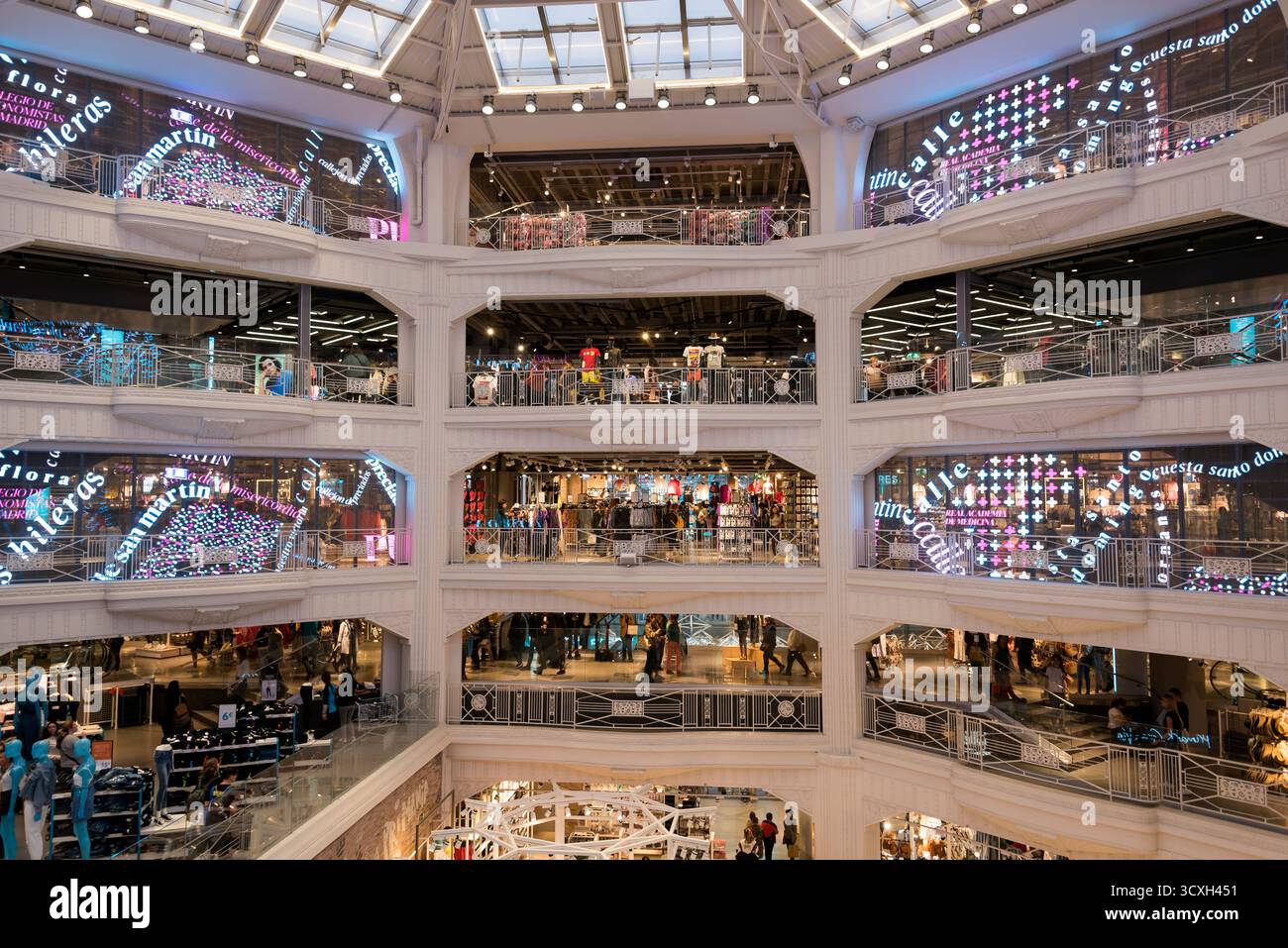 Multi level interior atrium hi-res stock photography and images - Alamy