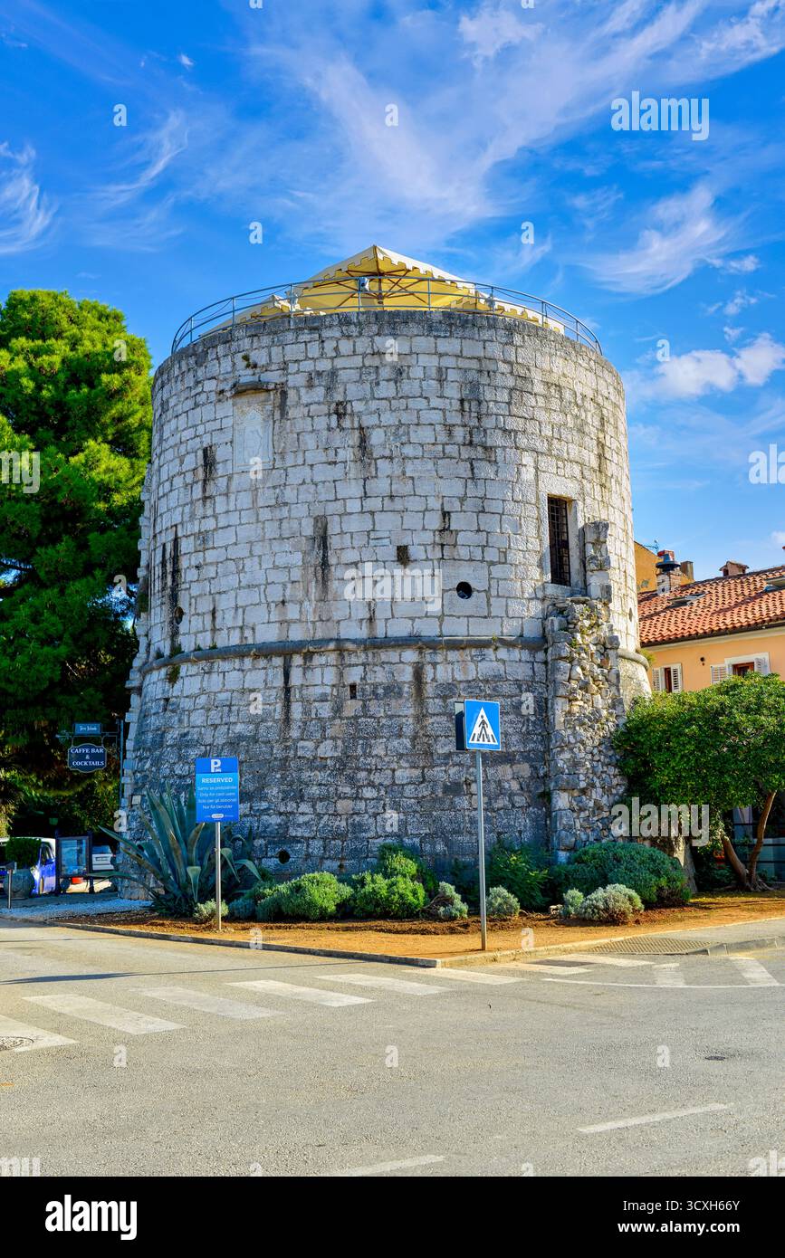 Kula house hi-res stock photography and images - Alamy