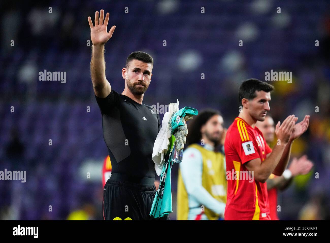 Spain's goalkeeper Unai Simon waves to fans after the World Cup 2026 ...