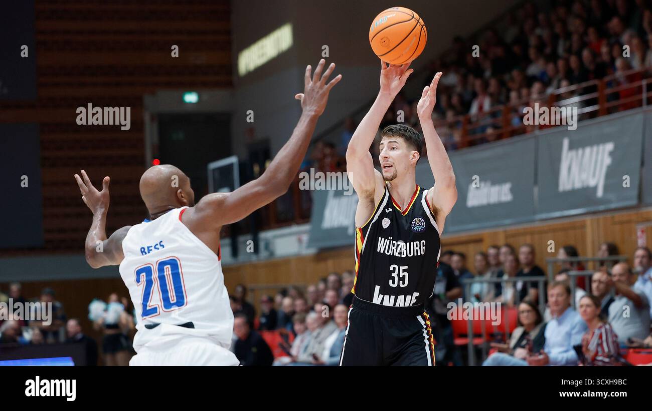 Wuerzburg, Deutschland. 14th Oct, 2025. Bild: v. li. Javon Bess (Igokea ...