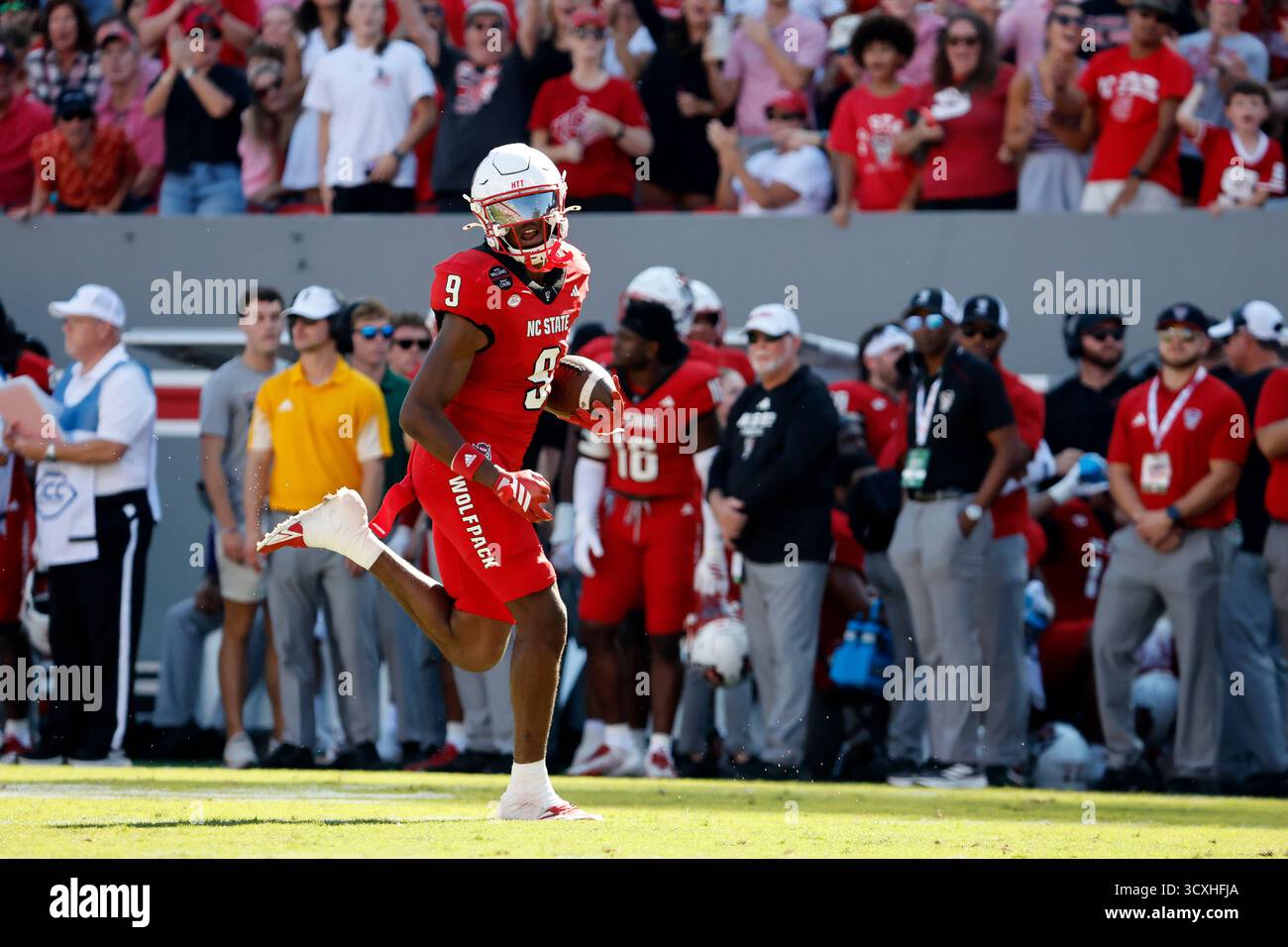 North Carolina State wide receiver Terrell Anderson (9) runs the ball ...
