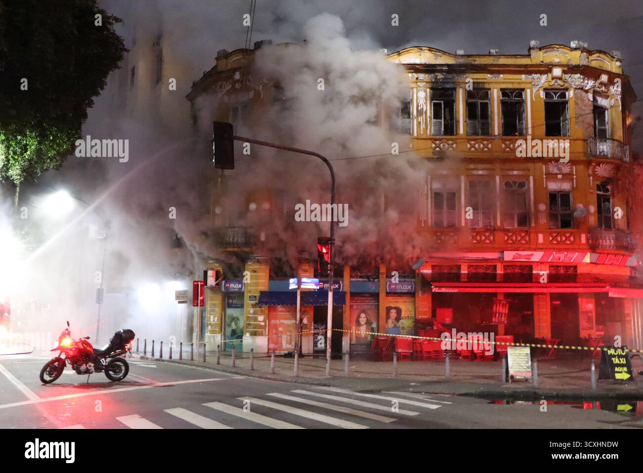 October 14, 2025, Rio De Janeiro, Rio De Janeiro, Brazil: A burns in a ...