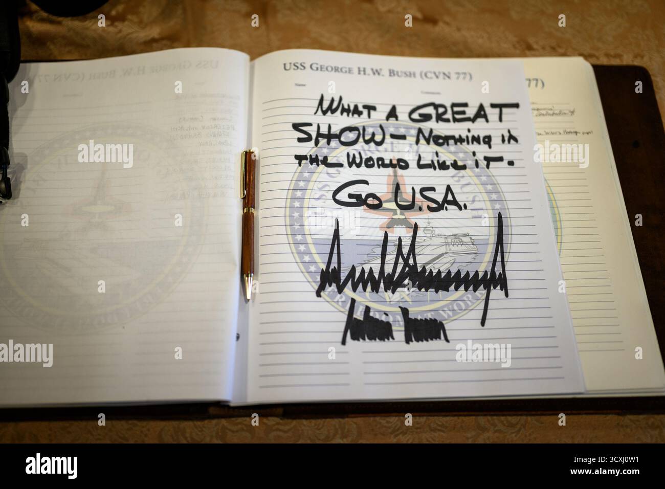 Donald trump signature hi-res stock photography and images - Alamy