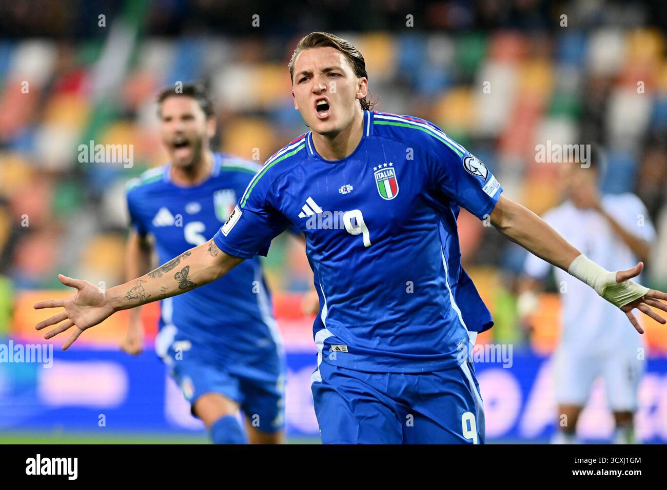 Udine, Italy. 14th Oct, 2025. Mateo Retegui of Italy celebrates his ...