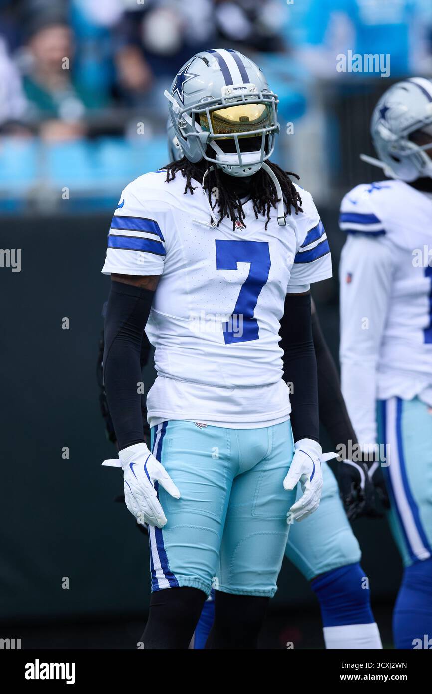 Dallas Cowboys cornerback Trevon Diggs (7) warms up prior to an NFL ...