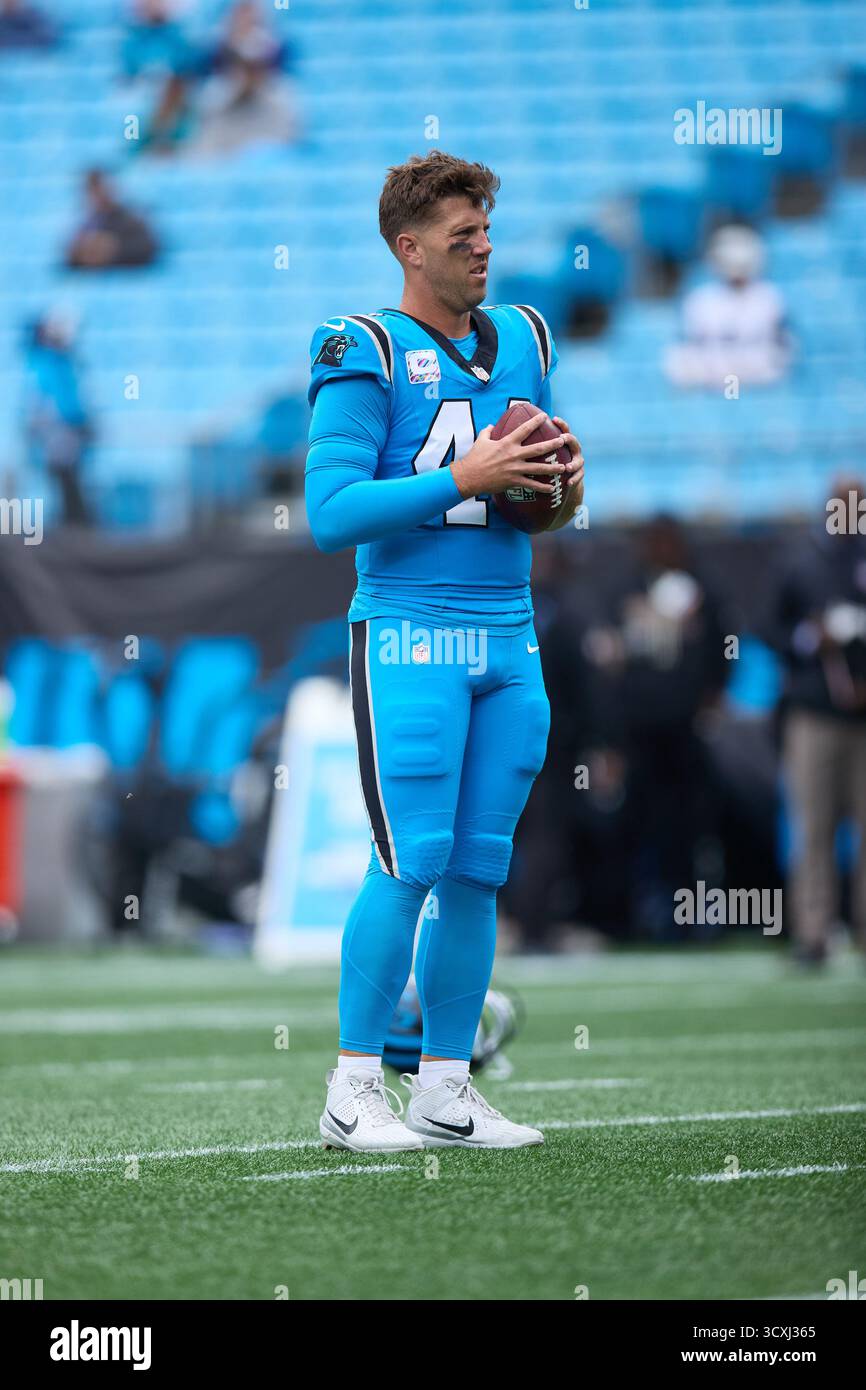 Carolina Panthers long snapper J.J. Jansen (44) warms up prior to an ...