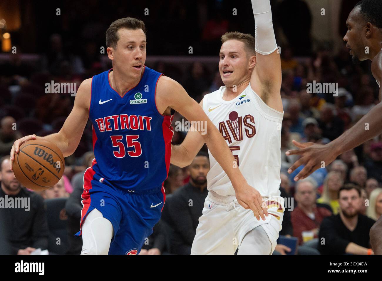Detroit Pistons' Duncan Robinson (55) drives past Cleveland Cavaliers ...