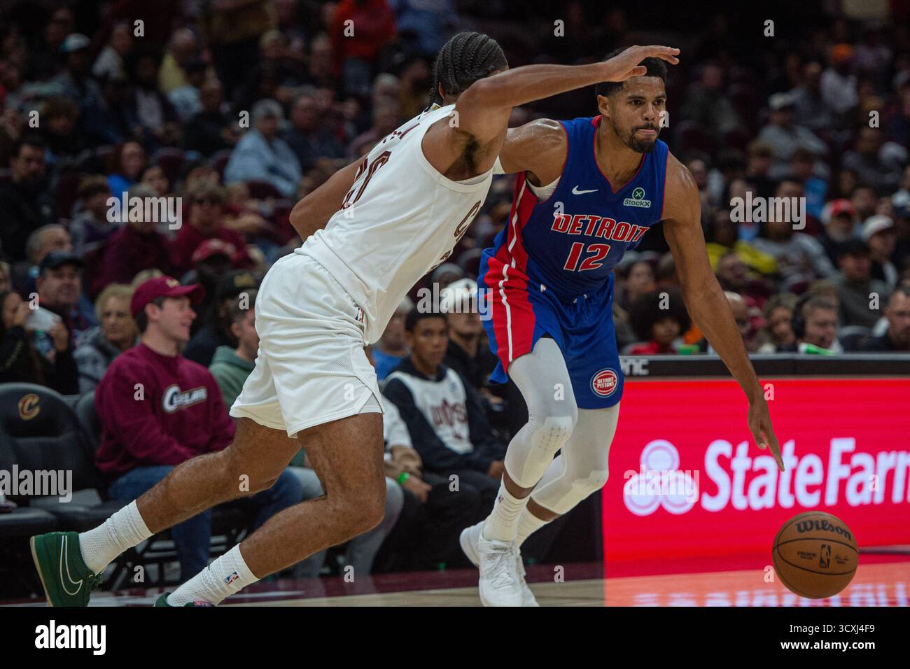 Cleveland Cavaliers' Jaylon Tyson, left, defends against Detroit ...