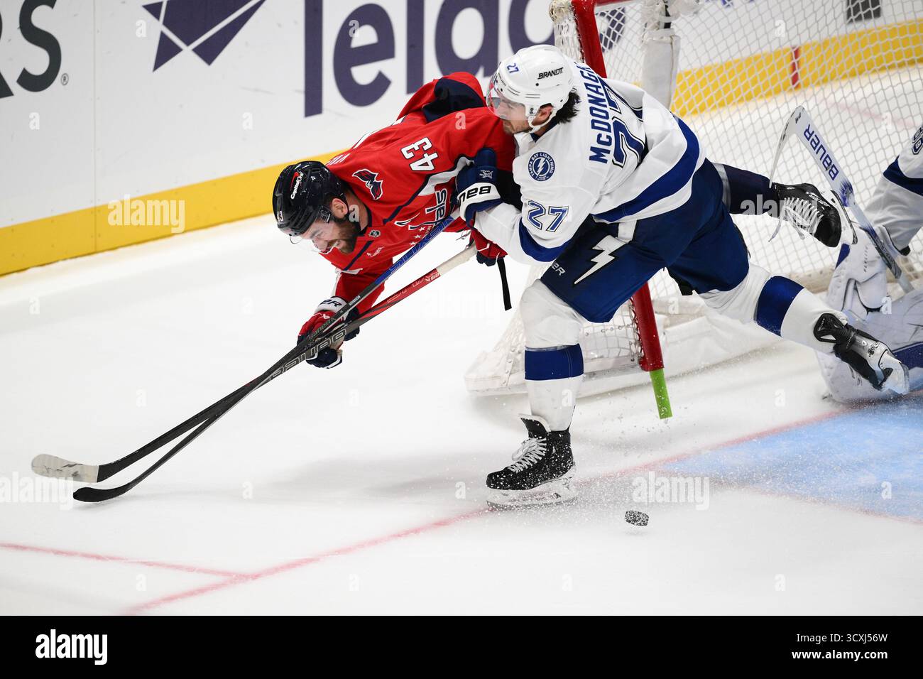 Washington Capitals right wing Tom Wilson (43) and Tampa Bay Lightning ...