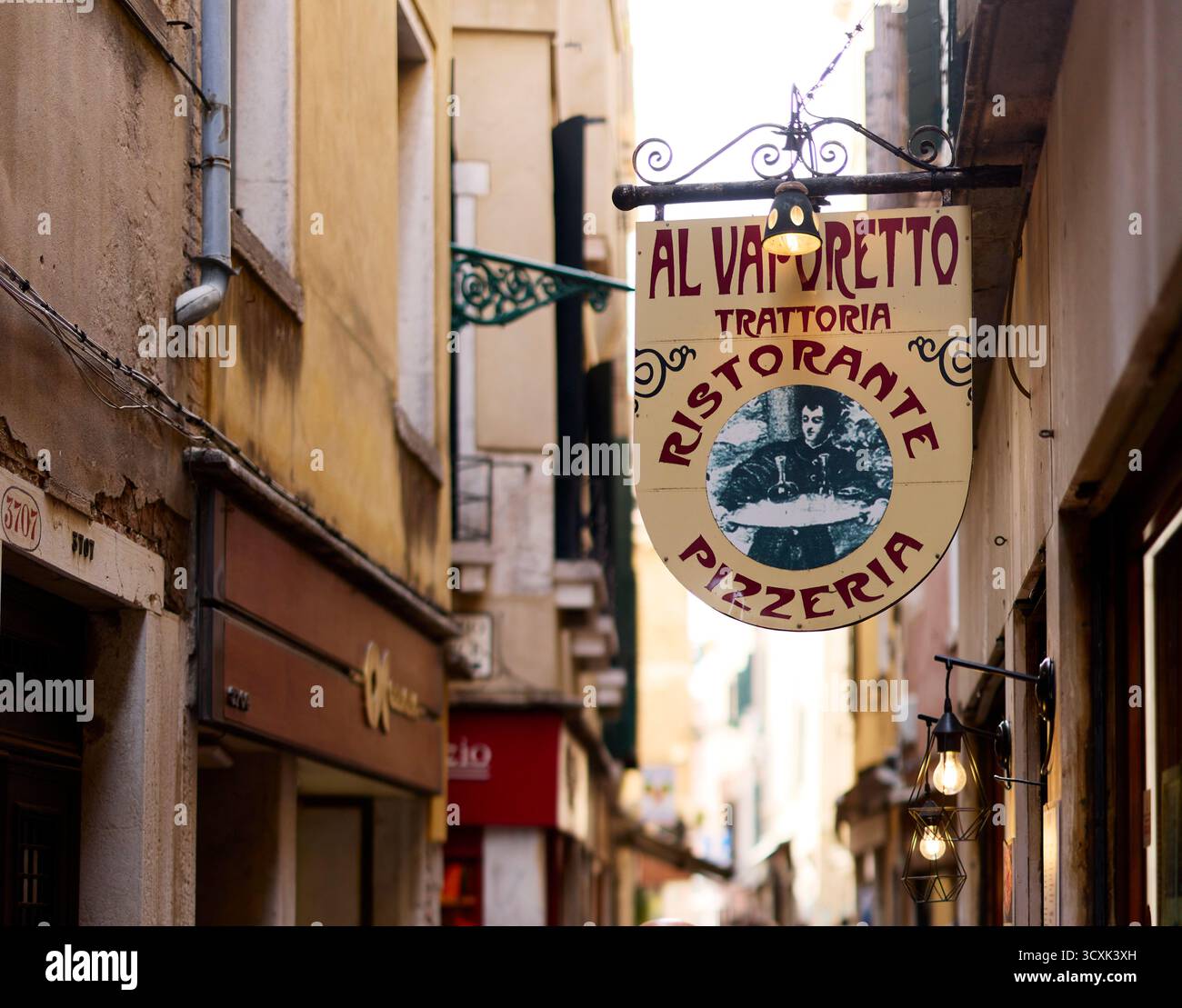 Tourist restaurant sign hi-res stock photography and images - Alamy