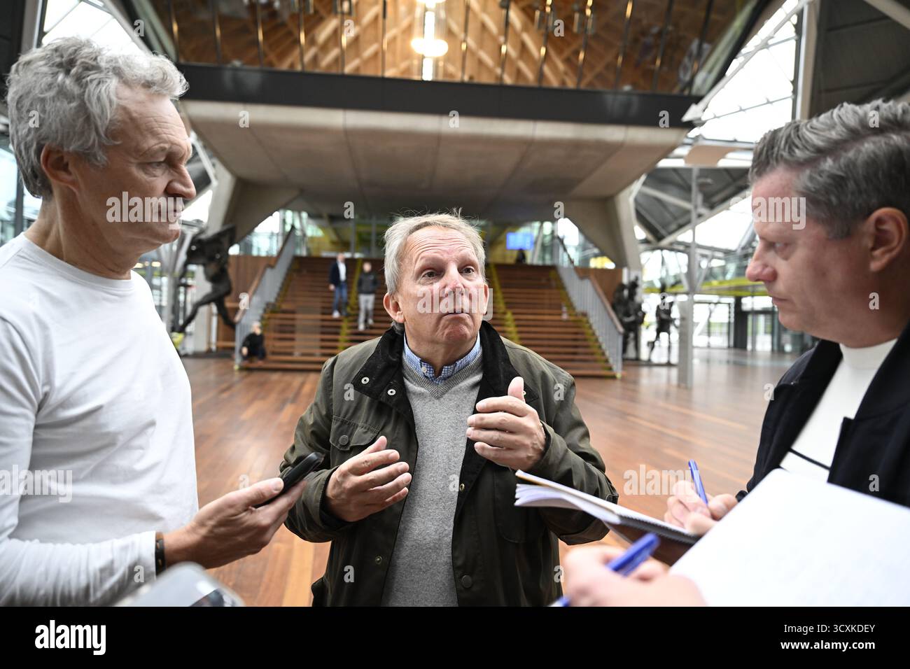 Lawyer Johan Platteau talks to the press after a session of Antwerp ...