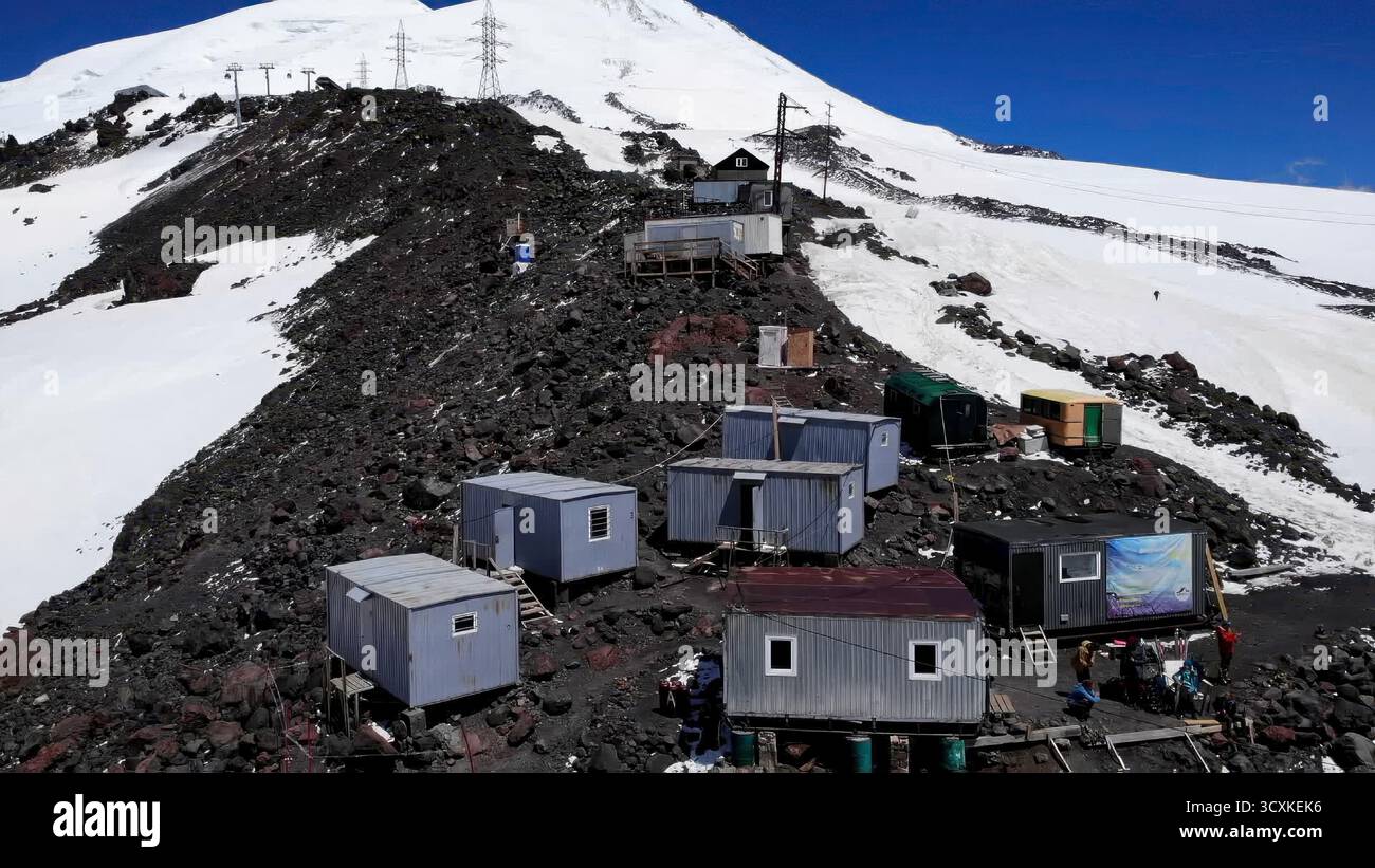 Mountaineering huts hi-res stock photography and images - Alamy