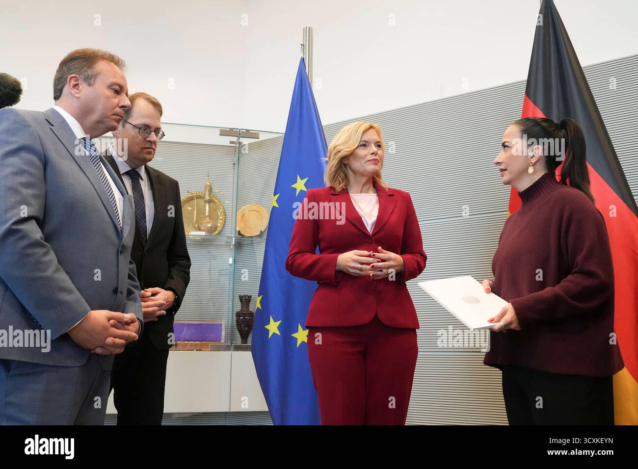 Uebergabe des Jahresbericht 2024 des Petitionsausschusses an ...