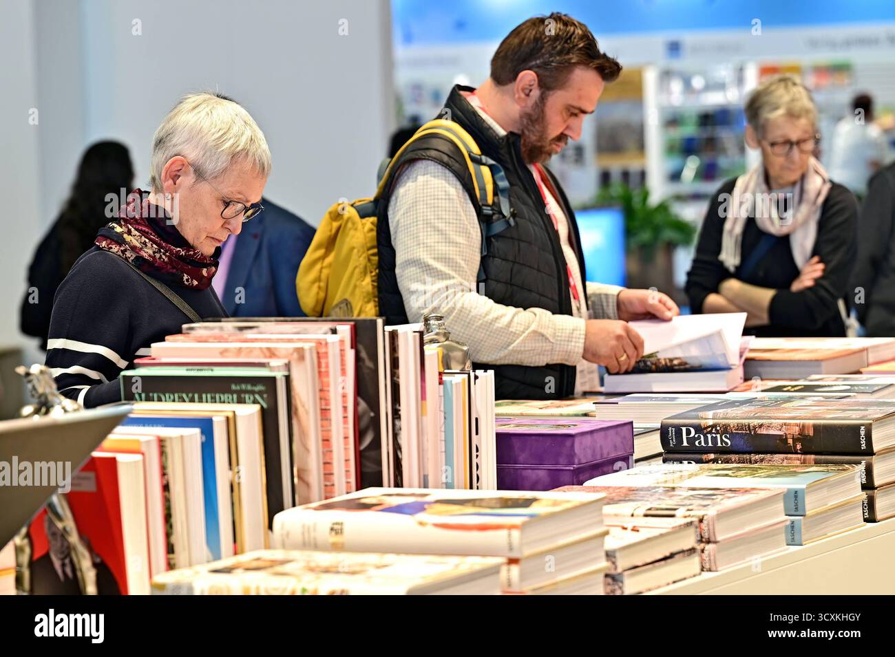 Frankfurter Buchmesse 2025. Besucher der Frankfurter Buchmesse am 15.10 ...