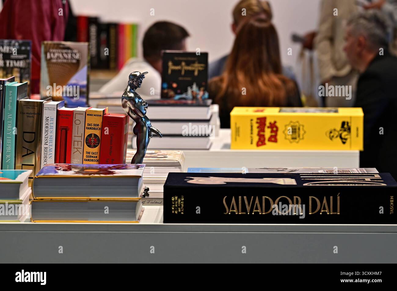 Frankfurter Buchmesse 2025. Besucher der Frankfurter Buchmesse am 15.10 ...