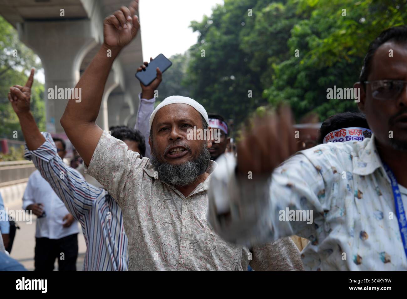 Dhaka, Dhaka, Bangladesh. 15th Oct, 2025. Teachers and employees of MPO-listed non-government ...