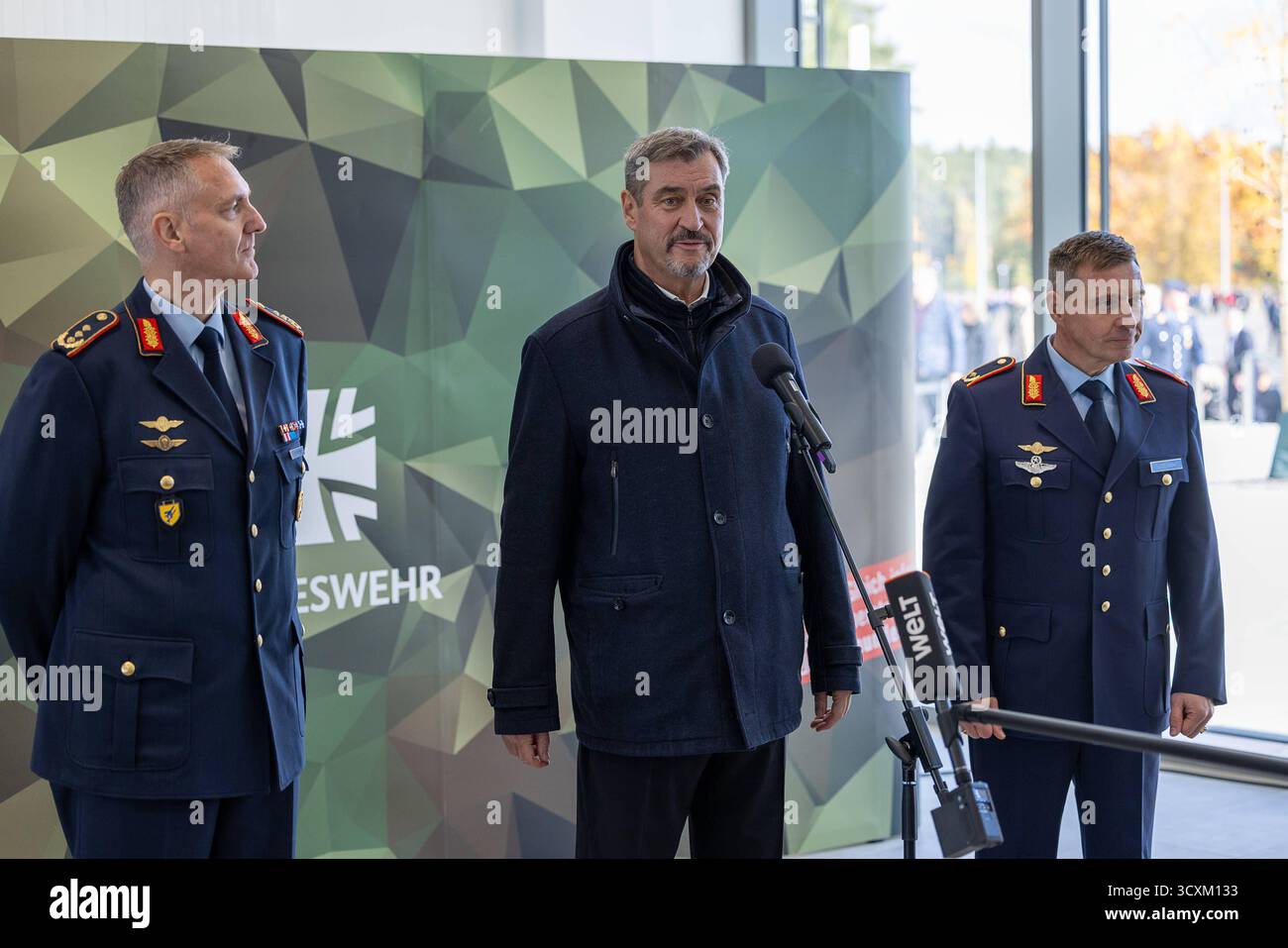 Indienststellungsappell der neuen Offizierschule der Luftwaffe, Roth ...