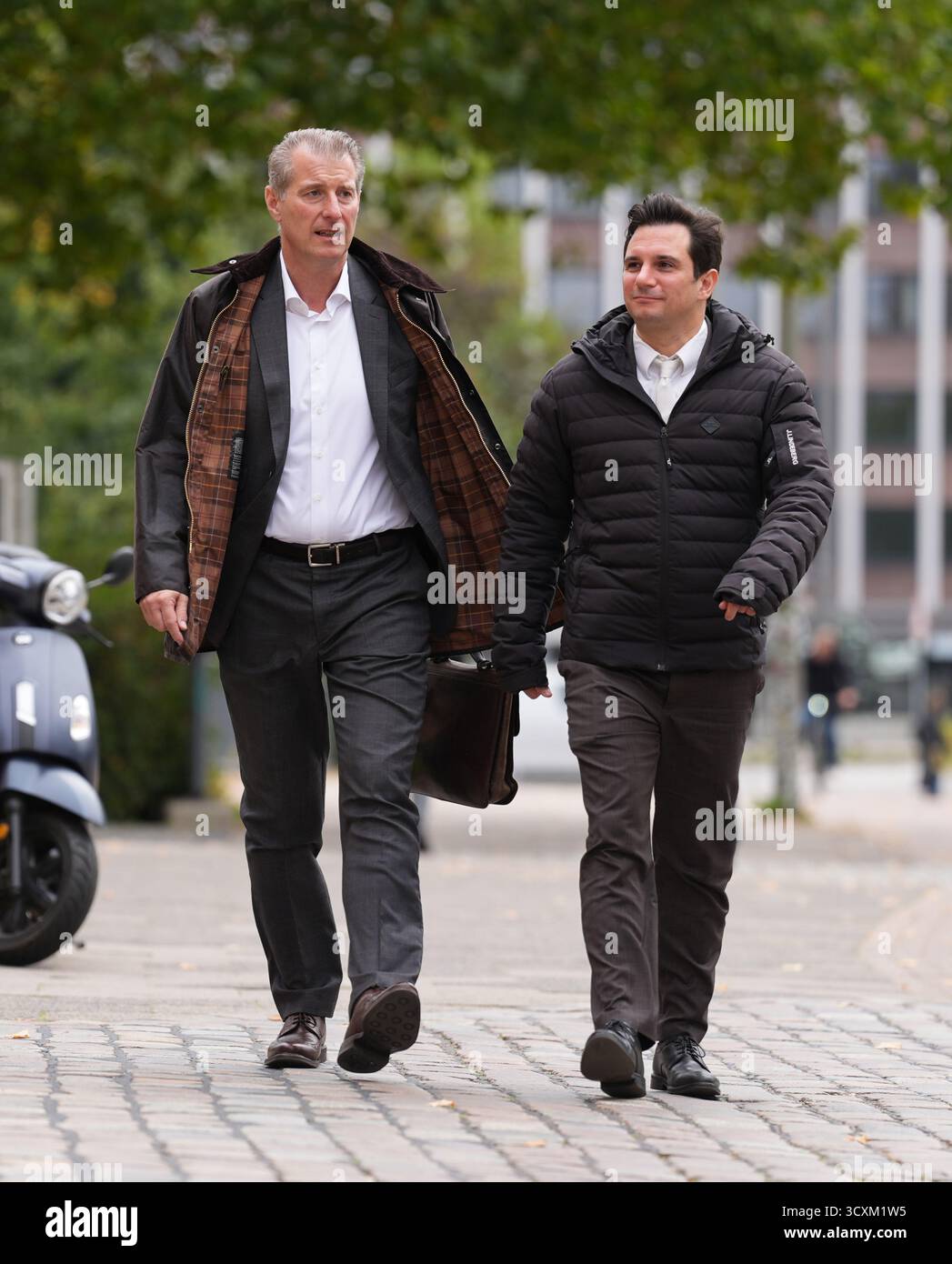 15 October 2025, Hamburg: Joint plaintiff Stephan Hensel (l), ex ...