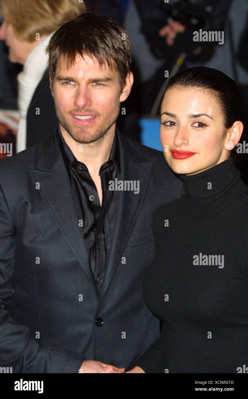 Tom Cruise and Penelope Cruz attend the London premiere of Vanilla Sky ...