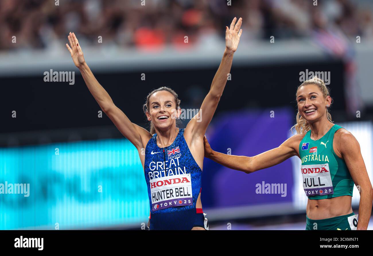 Georgia Hunter Bell celebrating her victory with her country's flag at ...