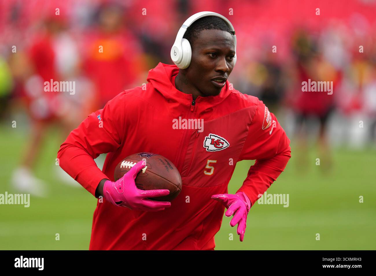 Kansas City Chiefs wide receiver Marquise Brown warm ups prior to an ...