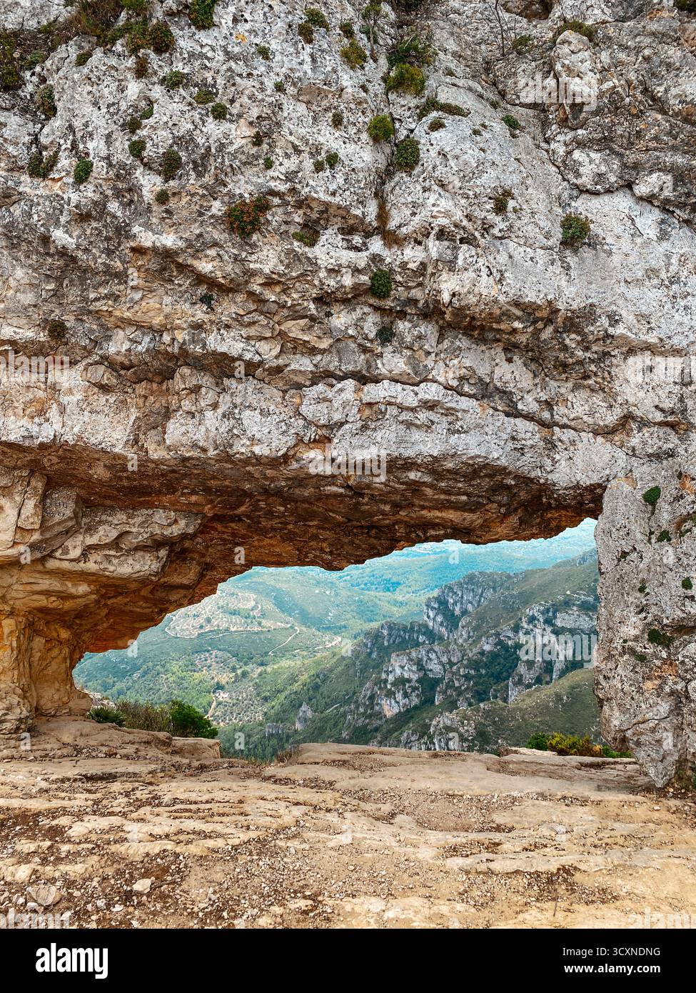 Natural limestone arch framing hi-res stock photography and images - Alamy