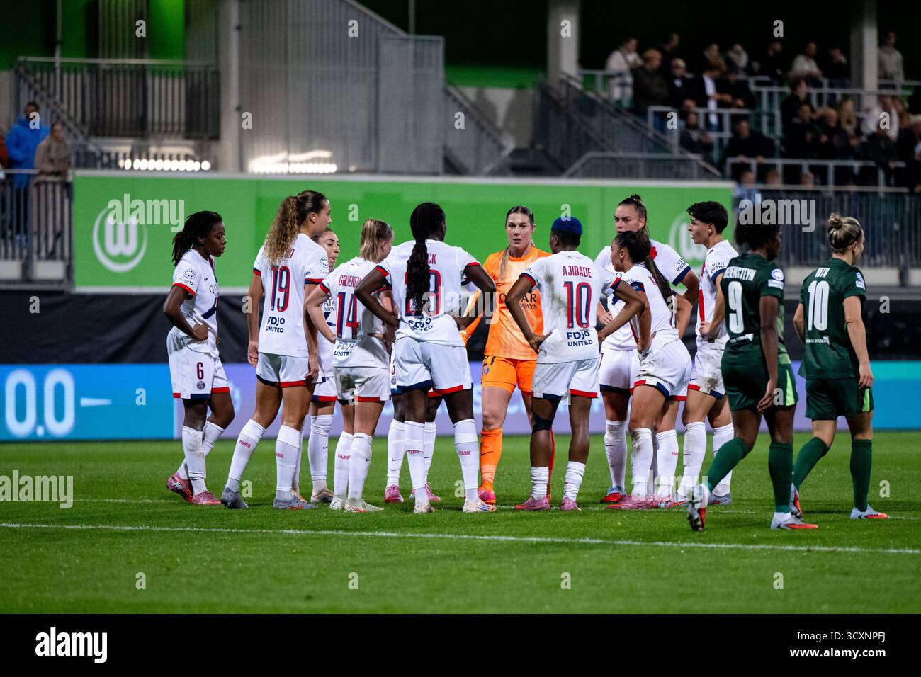 Mary Earps (Paris Saint Germain, #27), Eva Gaetino (Paris Saint Germain ...