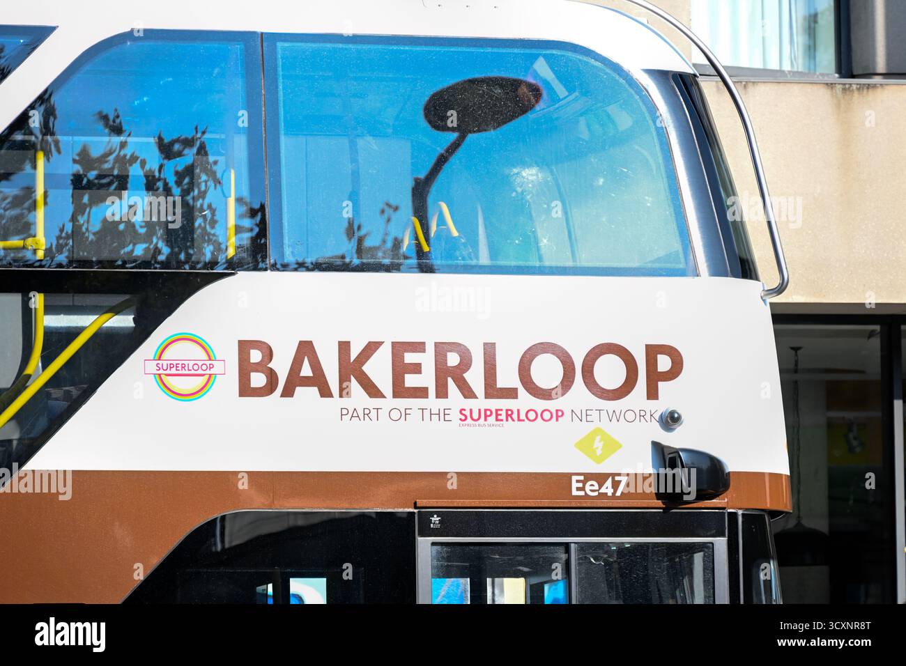 London superloop bus hi-res stock photography and images - Alamy