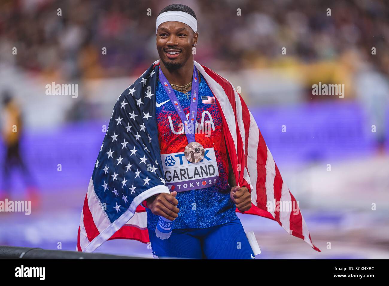 Kyle Garland celebrating her victory with her country's flag at the ...