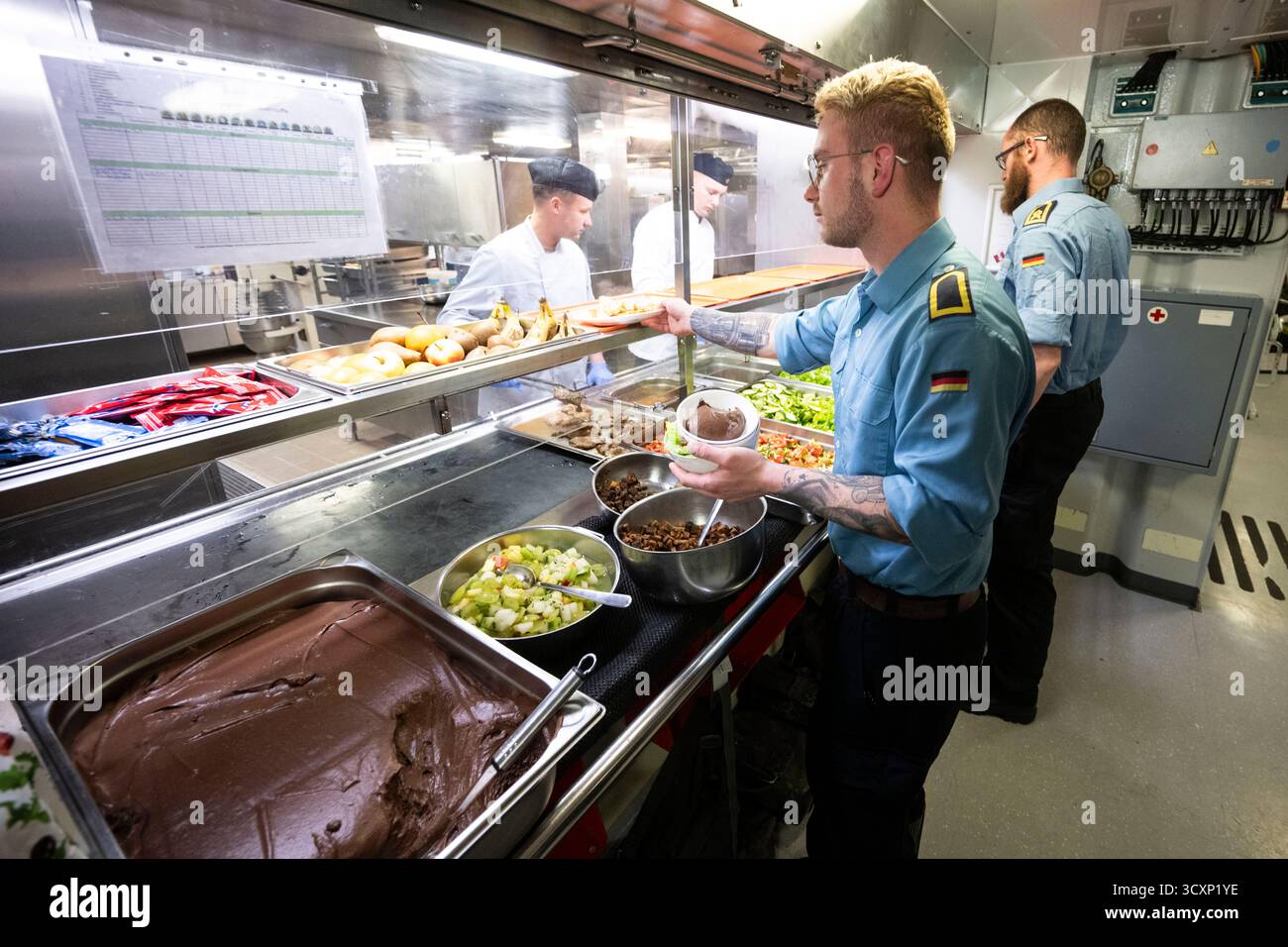 Norway. 15th Oct, 2025. Navy soldiers stand at the food counter on ...