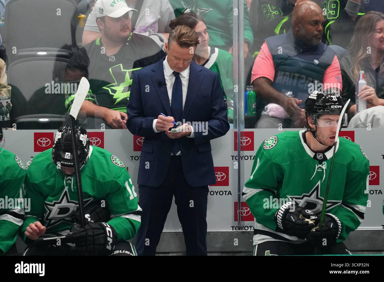 Dallas Stars head coach Glen Gulutzan jots notes during the third ...