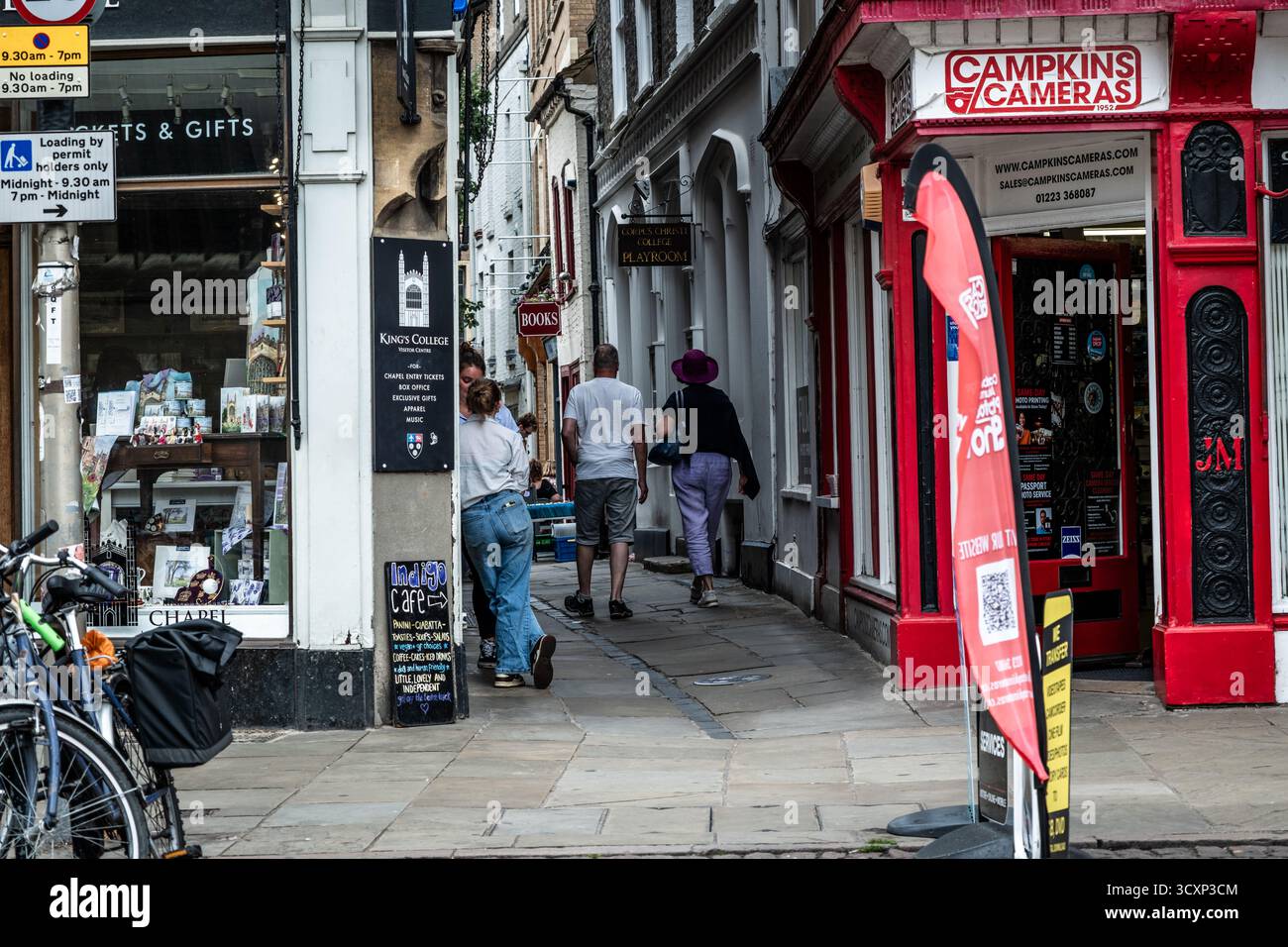 Urban Life in Cambridge – Streets and City Moments. UK Stock Photo - Alamy