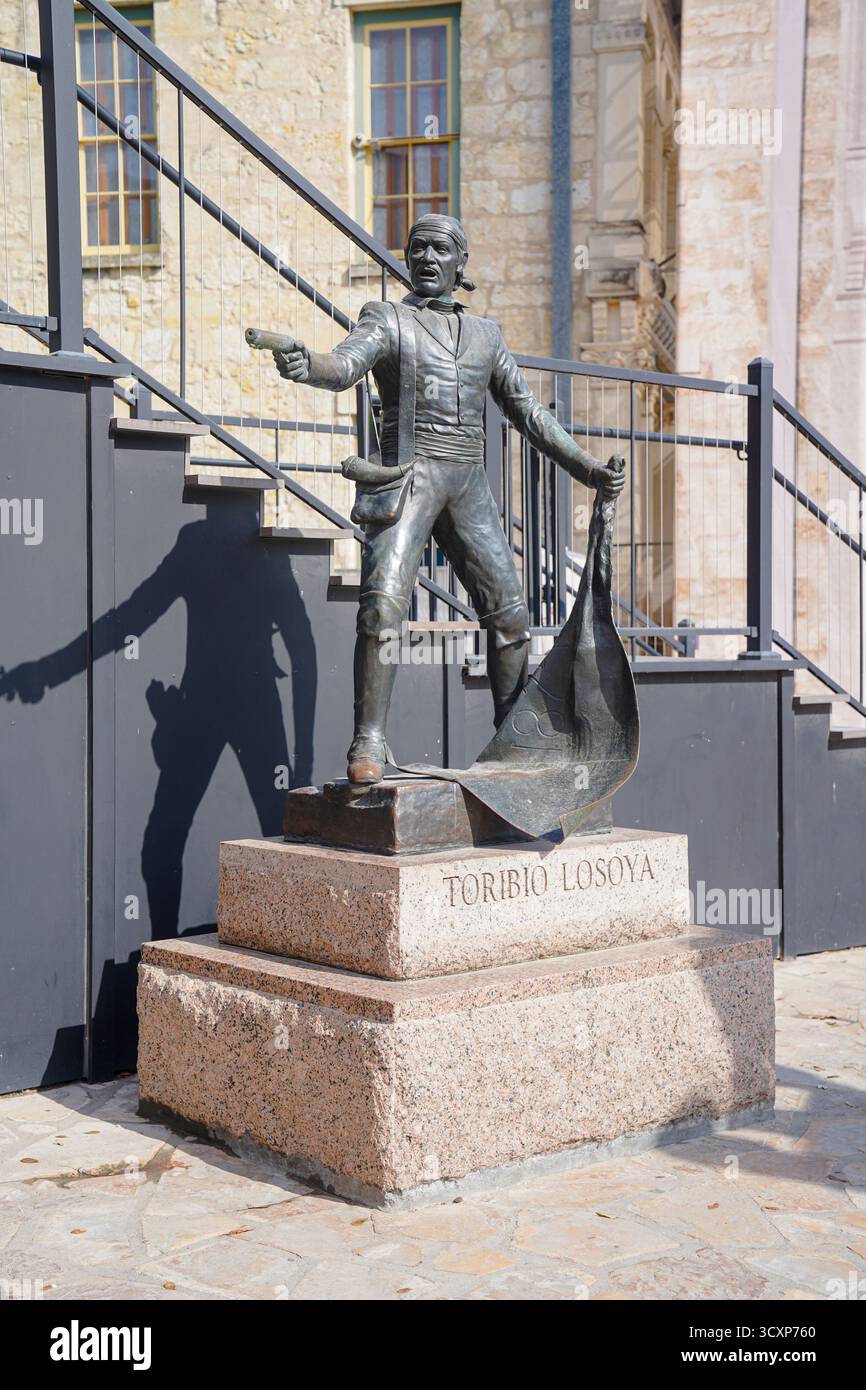 Bronze statue of Alamo defender Toribio Losoya on display in San ...