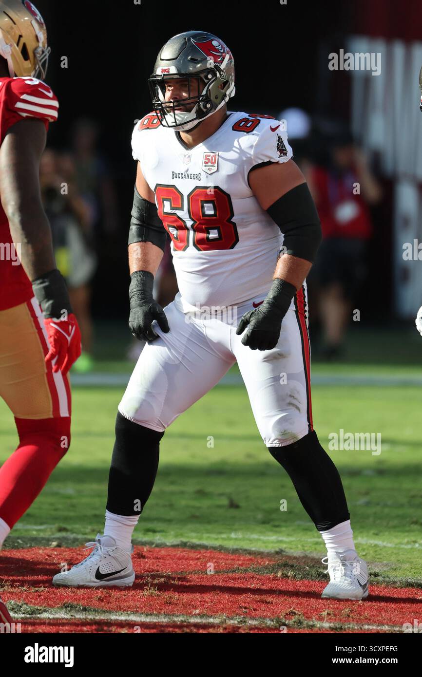 Tampa Bay Buccaneers center Ben Bredeson (68) lines up against the San ...