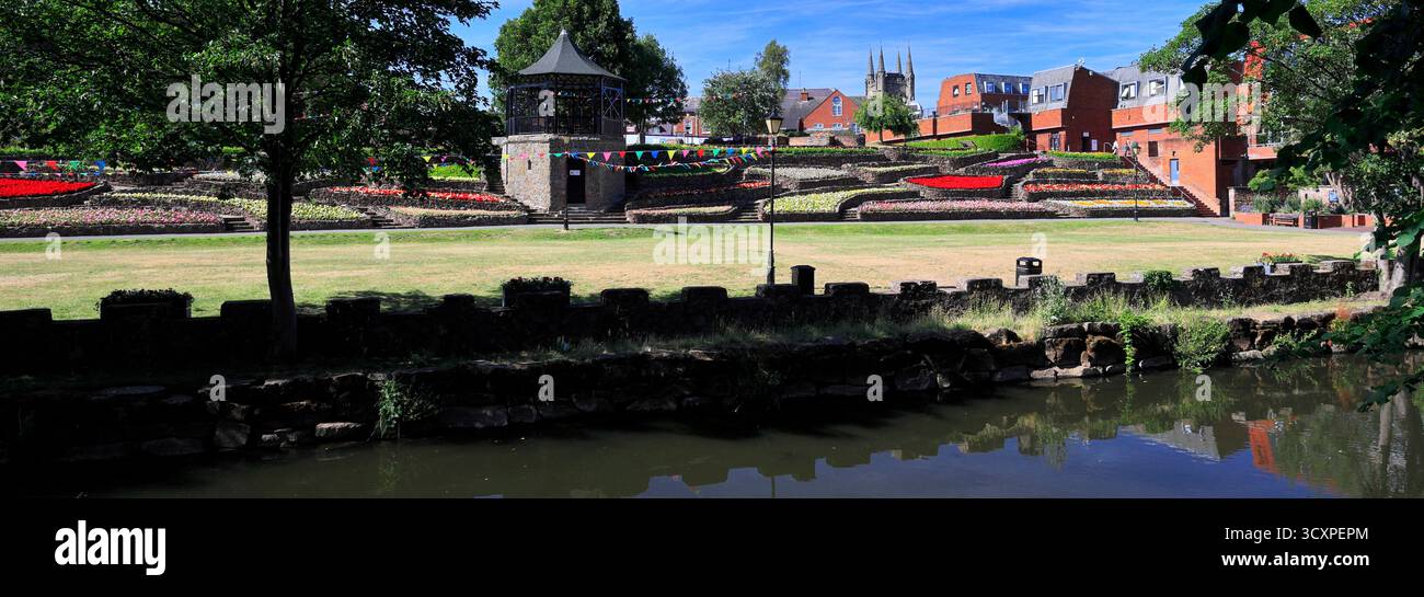 Summer view of Tamworth castle gardens and river Anker, Tamworth town ...