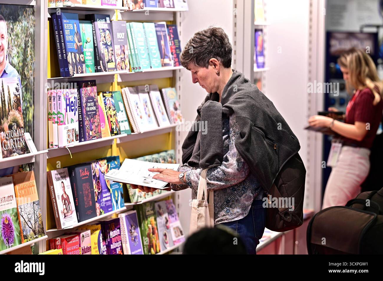 Frankfurter Buchmesse 2025. Besucher der Frankfurter Buchmesse am 15.10 ...