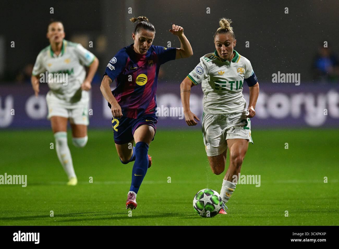 Ona Batlle of F.C. Barcelona and Giada Greggi of A.S. Roma Femminile ...