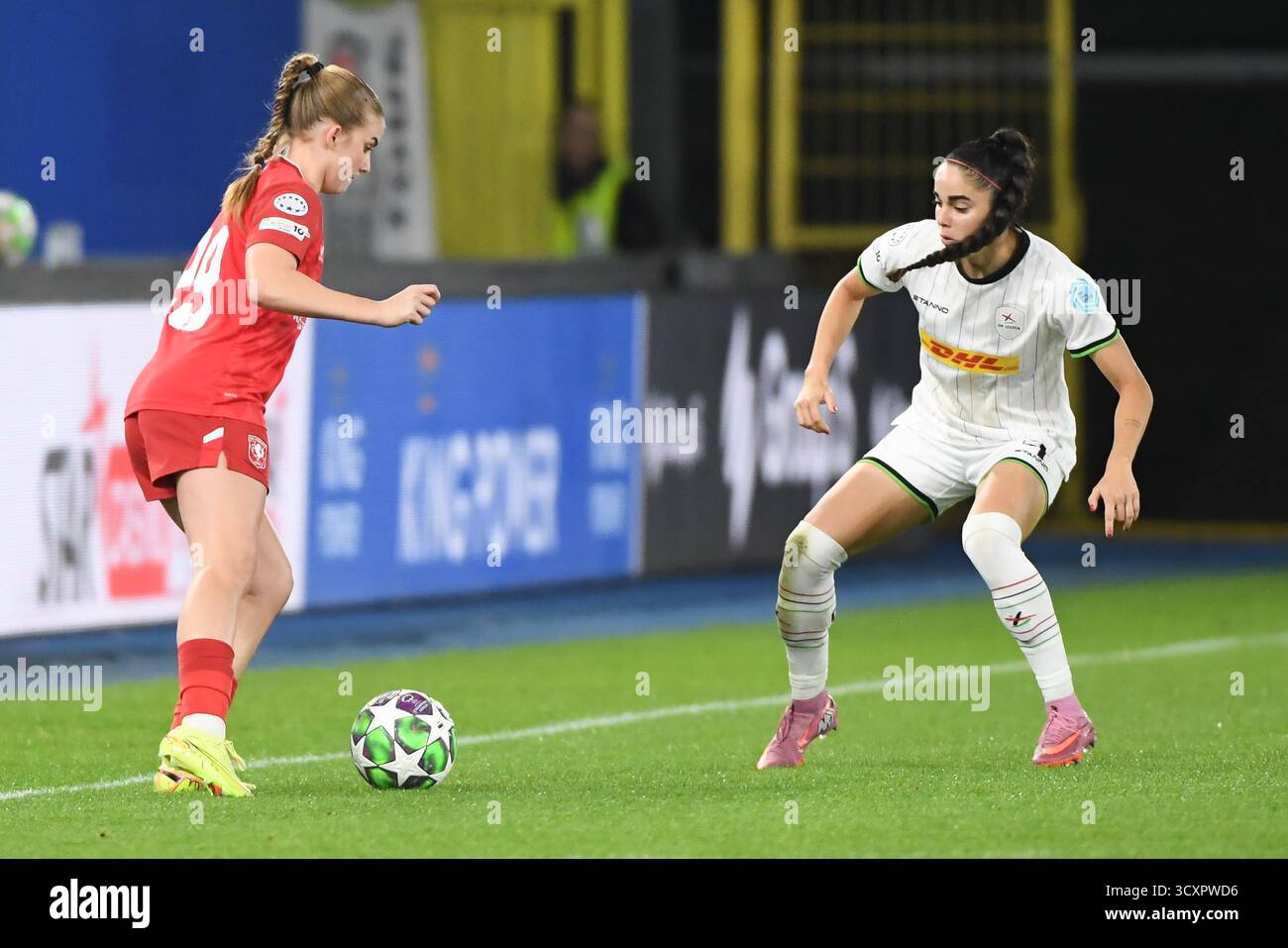Leuven, Belgium. 15th Oct, 2025. Twente's Rose Ivens and OHL Women's ...