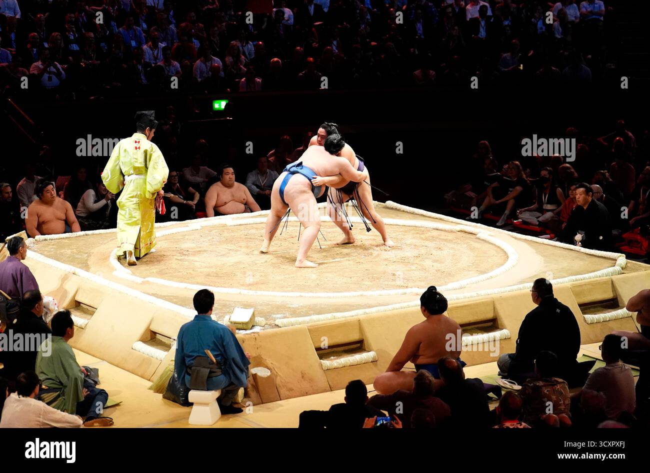 Onokatsu and Ichiyamamoto in the Makuuchi Division bout on day one of ...