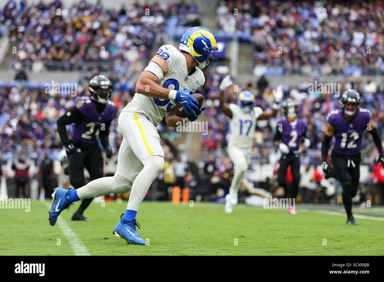 Los Angeles Rams tight end Tyler Higbee (89) runs with the ball after ...