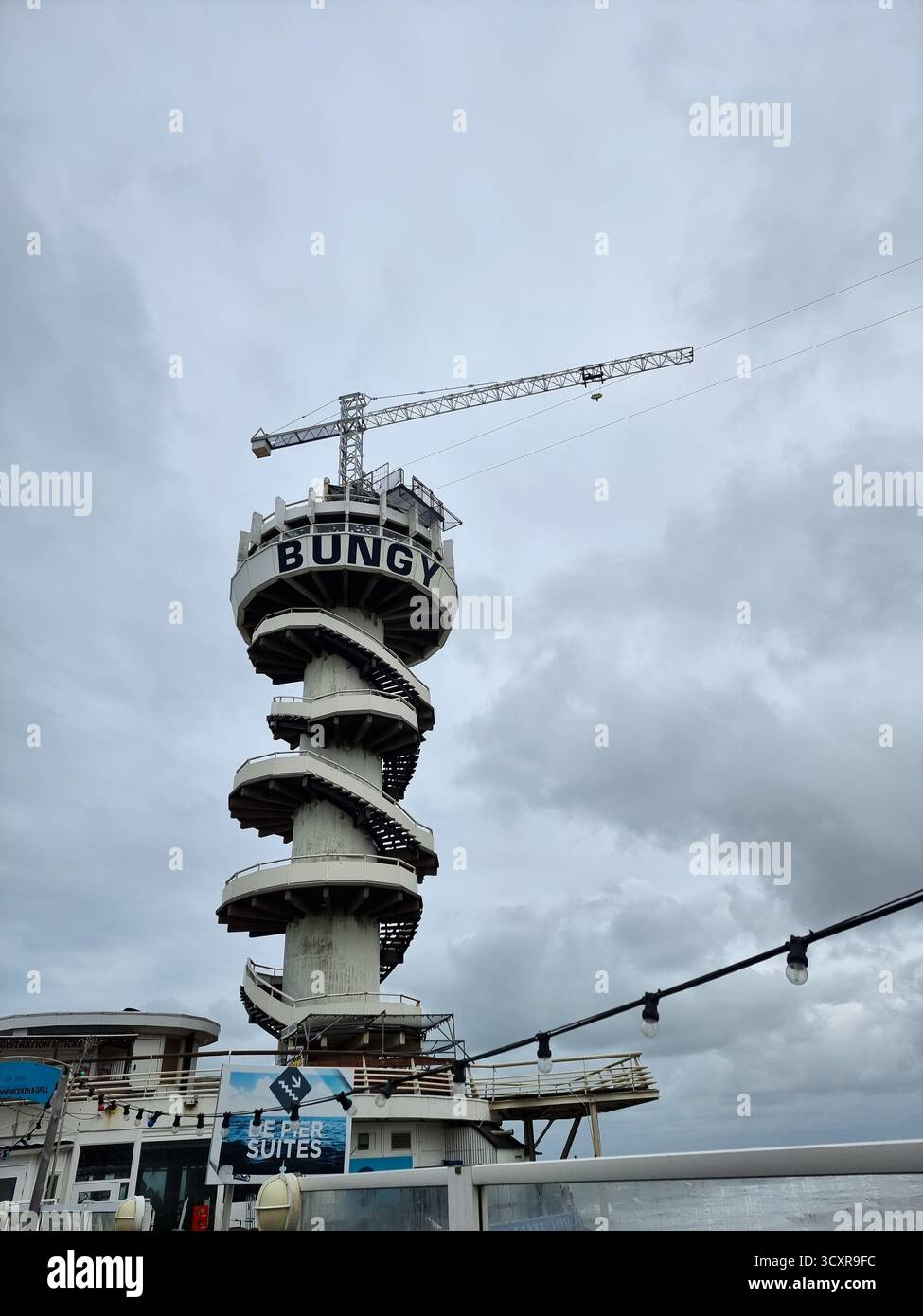 Bungee jumping above the sea hi-res stock photography and images - Alamy