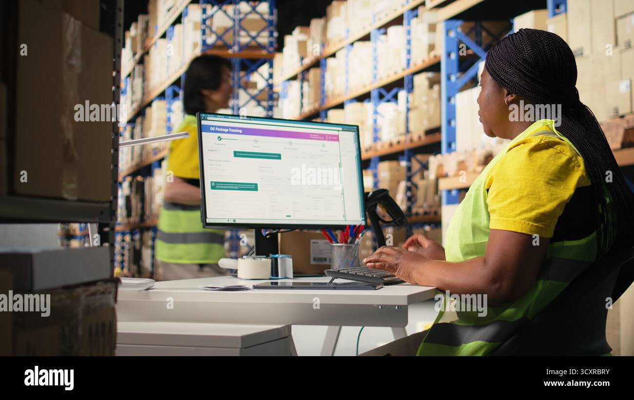 Real time parcel tracking hi-res stock photography and images - Alamy