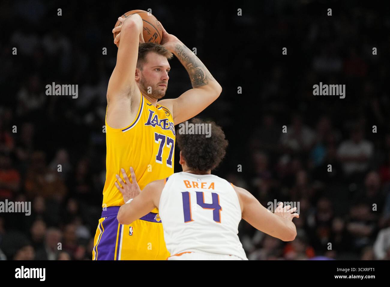 Los Angeles Lakers forward Luka Dončić (77) during an NBA preseason ...