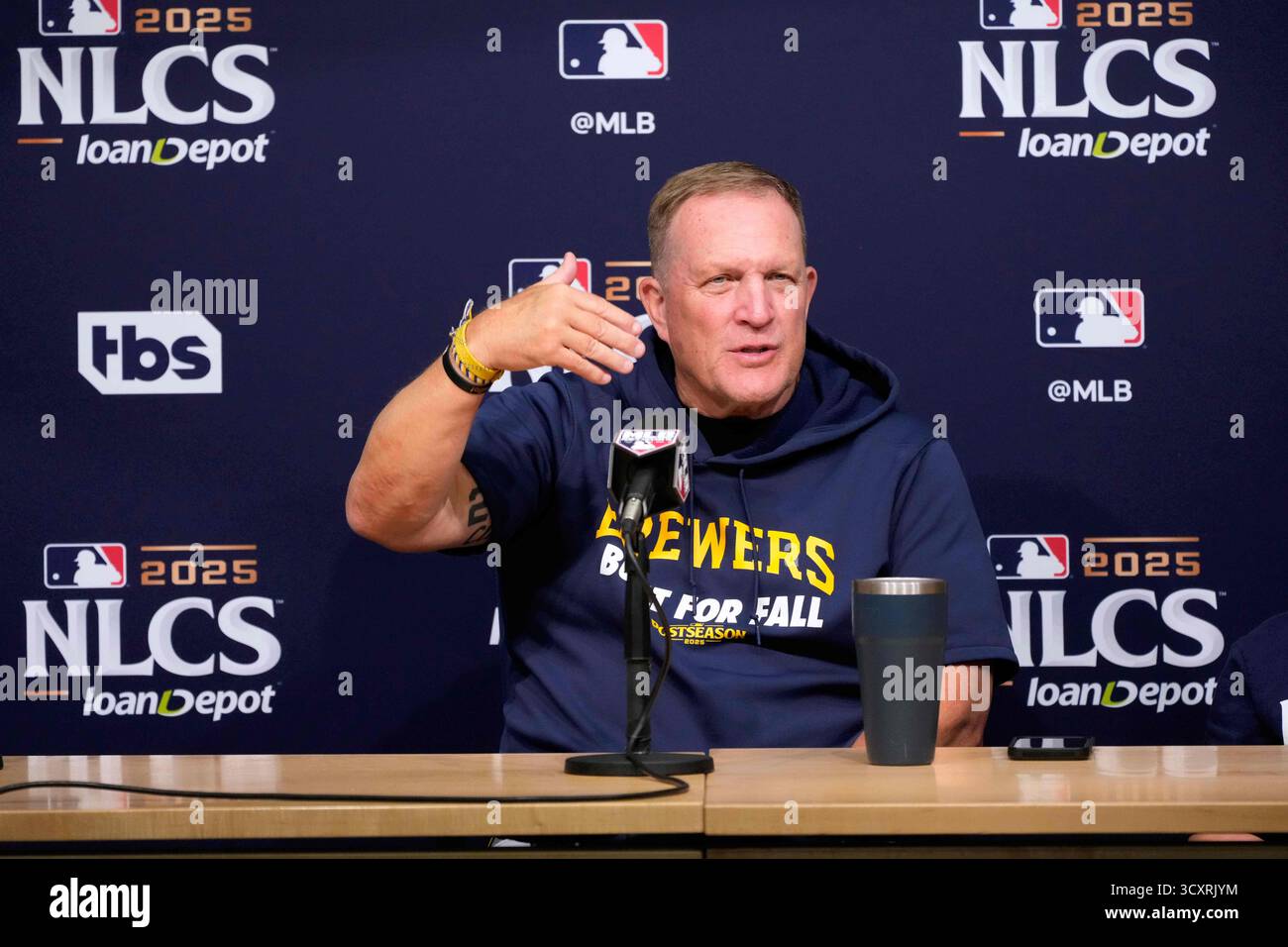Milwaukee Brewers manager Pat Murphy speaks during a news conference ...